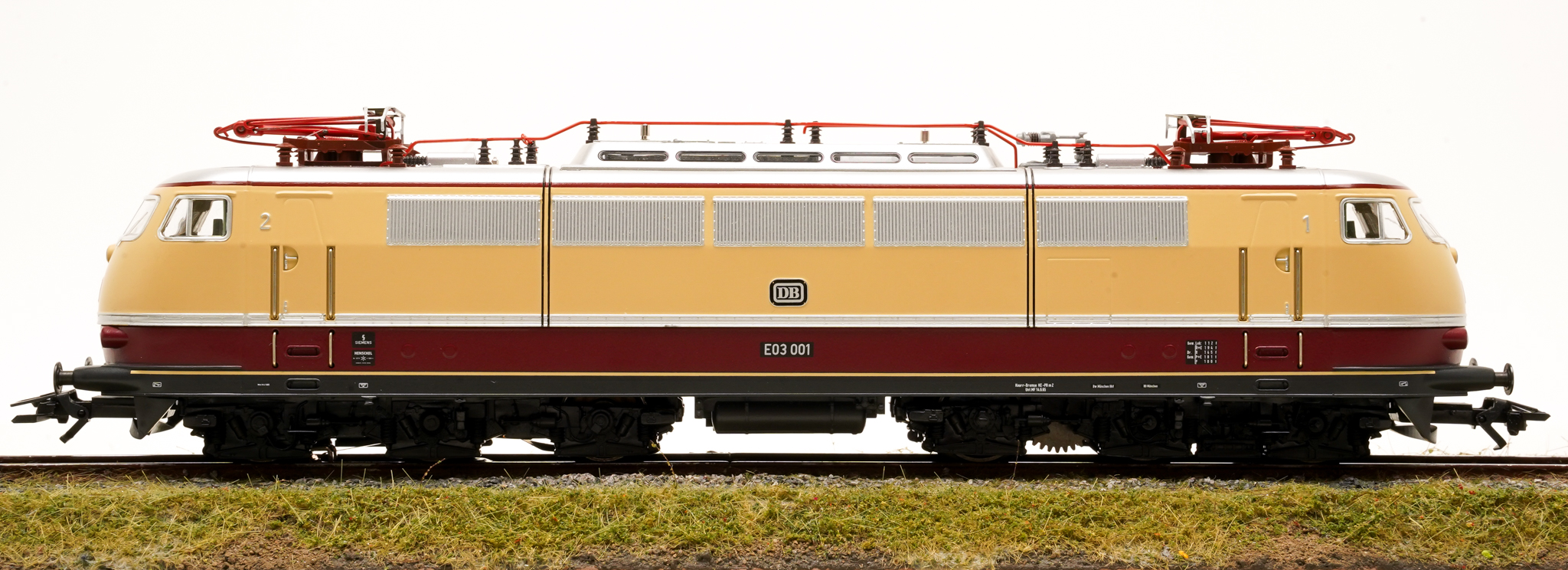 OXID eShop 6 | Trix 22118 (AC) – Schnellzug-Elektrolok BR E03 der DB, digital (DCC) & fernb ...