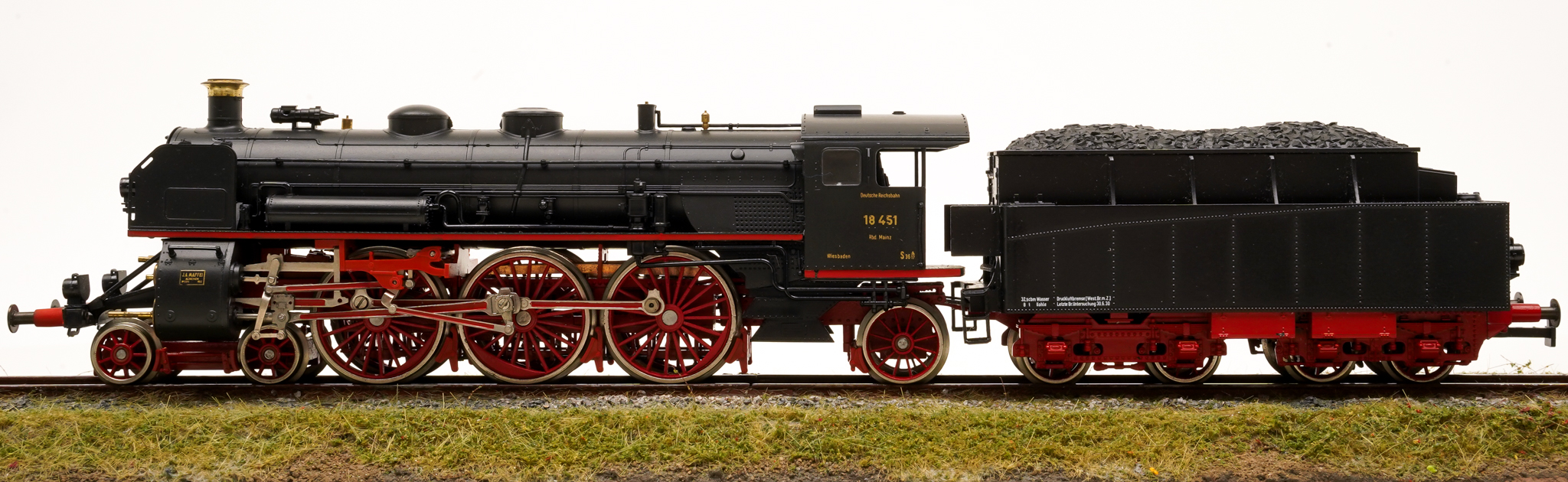 Liliput 1802 – Schnellzug-Schlepptenderdampflok BR 18 der DRG