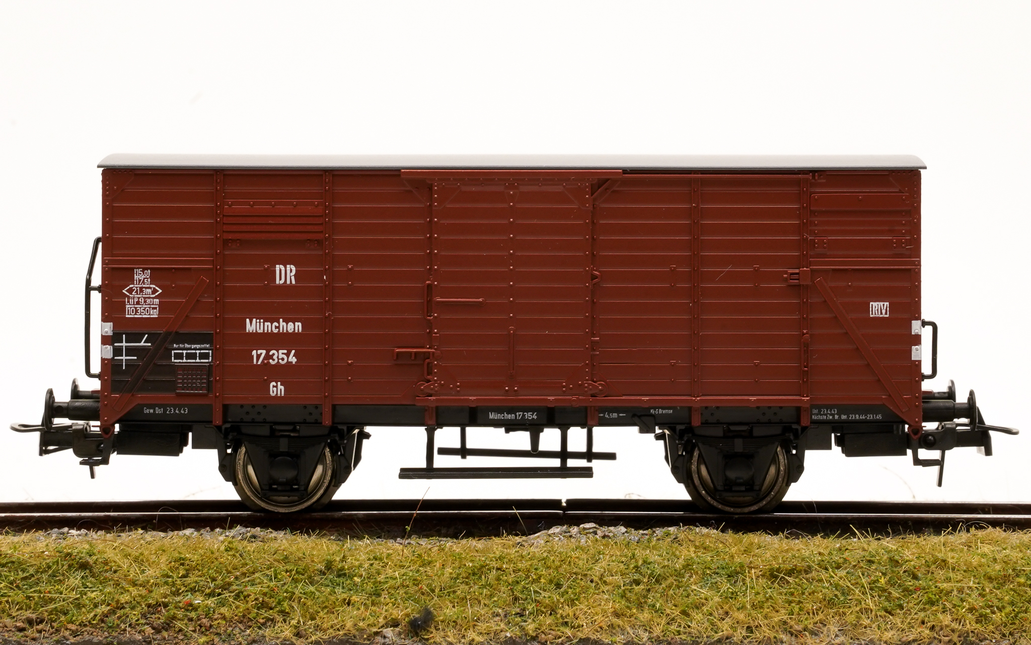 Gebrauchtemodellbahn | Roco 844 – Gedeckter Güterwagen Gh der DRG ...